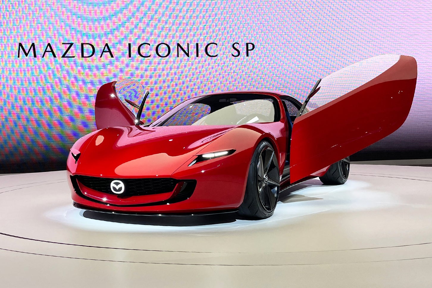 マツダ、ロータリーエンジン搭載のスポーツカー「MAZDA ICONIC SP（マツダ アイコニック SP）」を世界初公開！【ジャパンモビリティ ...